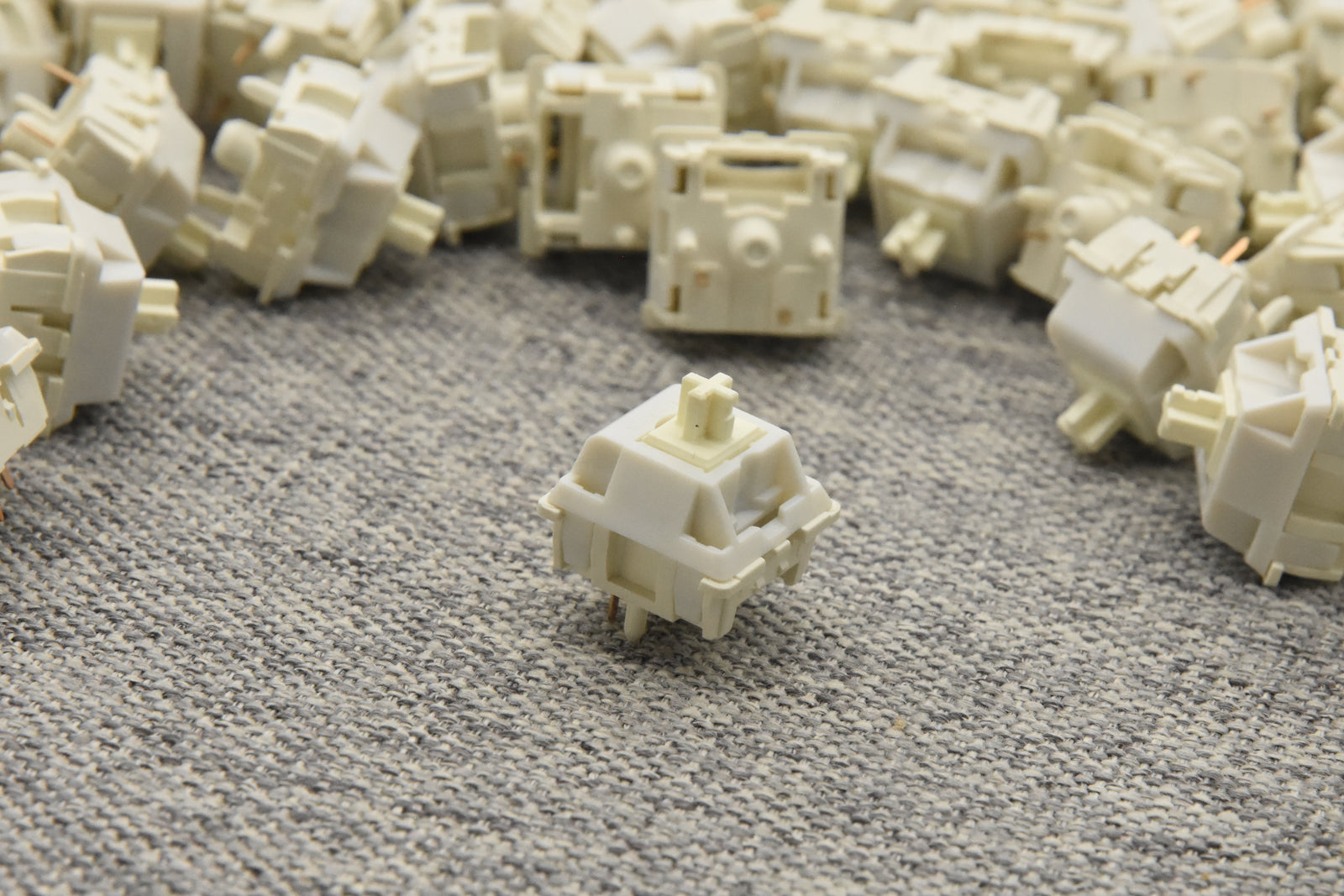 Keyboard Switches – Explore HMX, BSUN, Keygeek & More Custom Switches